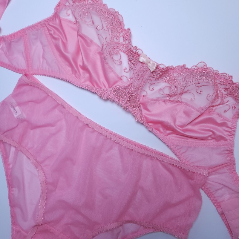 Cherry Darling: AA Cup Underwire Male Bra Full Coverage