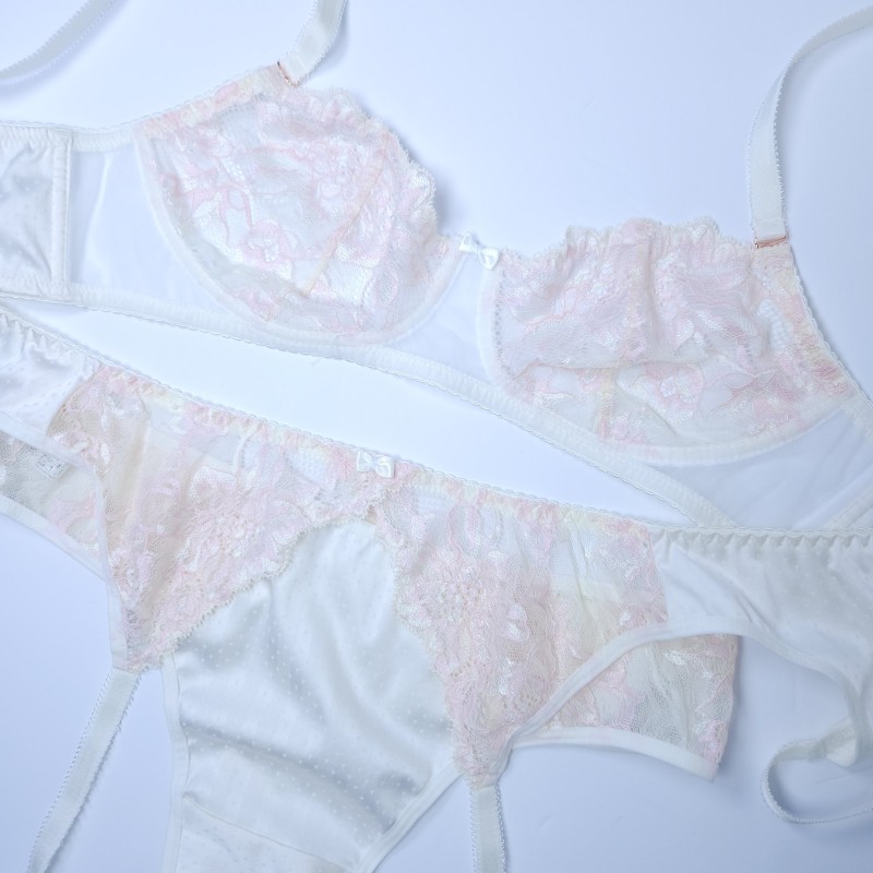 Satin Blush: Male Lace AA Bra in Light Cream