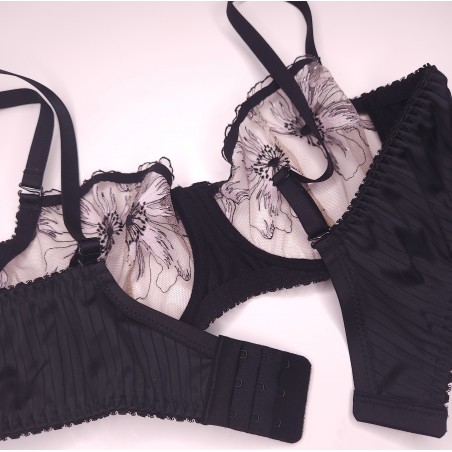 Noir Allure Embroidered Bra - Luxury for Flat-Chested Men