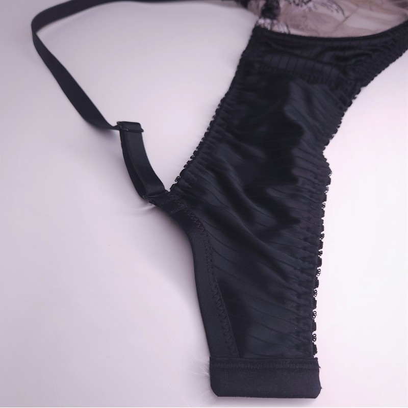Noir Allure Embroidered Bra - Luxury for Flat-Chested Men
